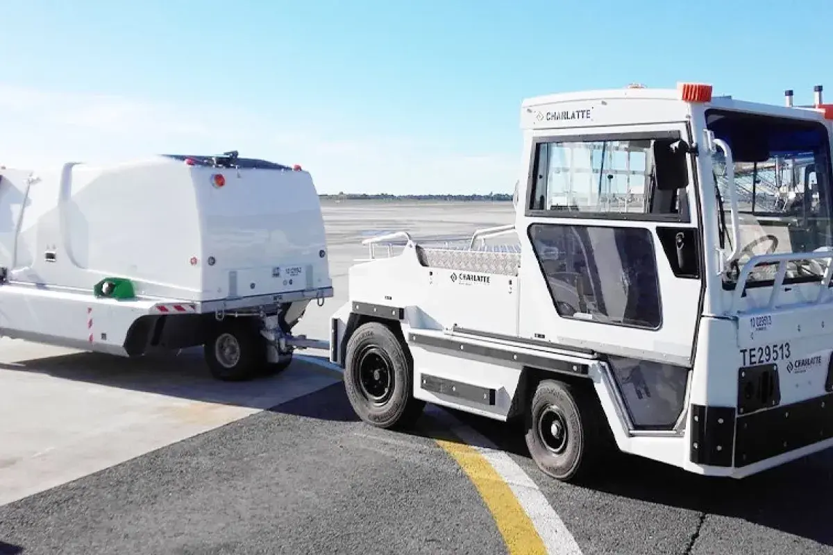 Charlatte T135 EVO electric tractor | Aprolis Loueur de manutention