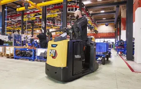 Cat® electric forklift trucks | Aprolis Loueur de manutention